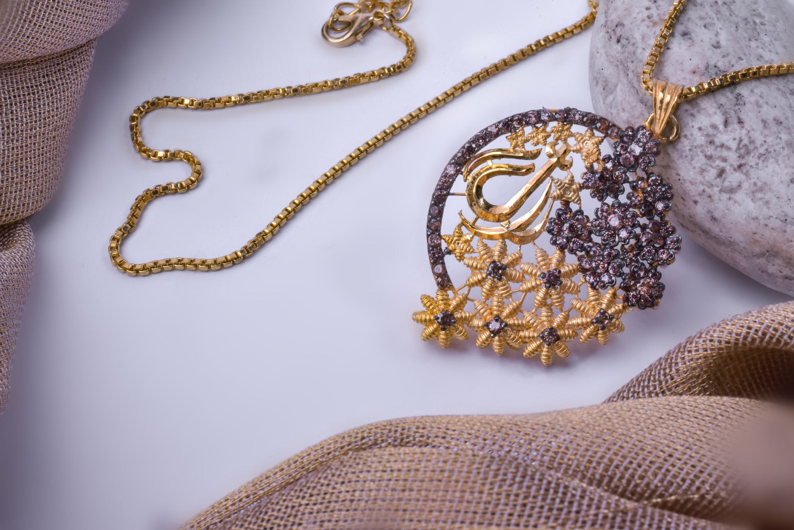 THE DIVINE HOLY LOCKET (Gold Plated 925 Sterling Silver) – Amerah